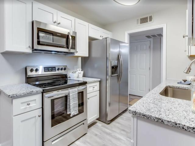 2 BR, 1 BA Apartment 2207 Wade Hampton Blvd, Greenville, SC 29615