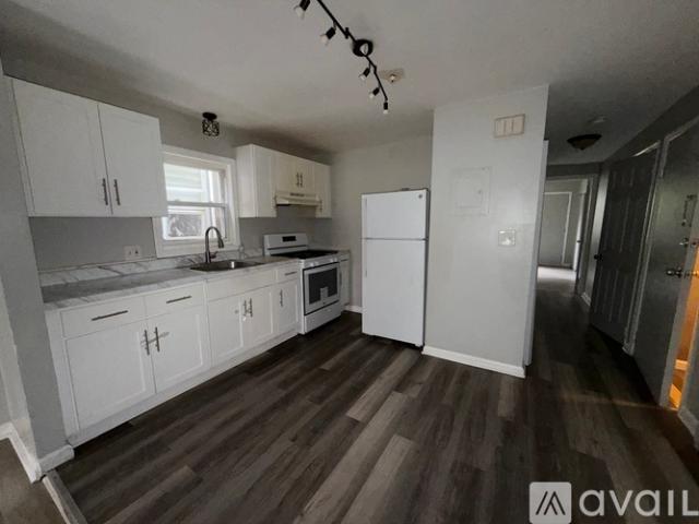 2 BR, 1 BA Apartment 220 3rd St, Unit 3, Elizabeth, NJ 07206