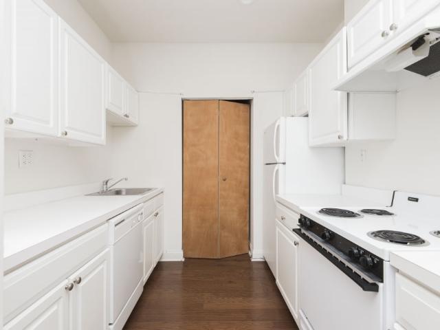 2 BR, 1 BA Apartment 220 South 16th Street Unit 601, Philadelphia, PA 19102