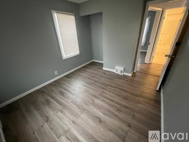 2 BR, 1 BA Apartment 2210 Blades Avenue, Flint, MI 48503