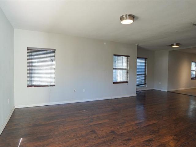 2 BR, 1 BA Apartment 2211 Wilbur Street, Dallas, TX 75224