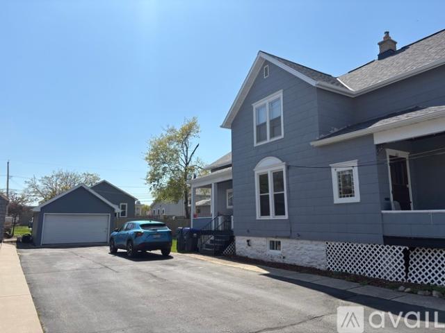 2 BR, 1 BA Apartment 221 1 2 East Doty Avenue, Unit Upper duplex, Neenah, WI 54956