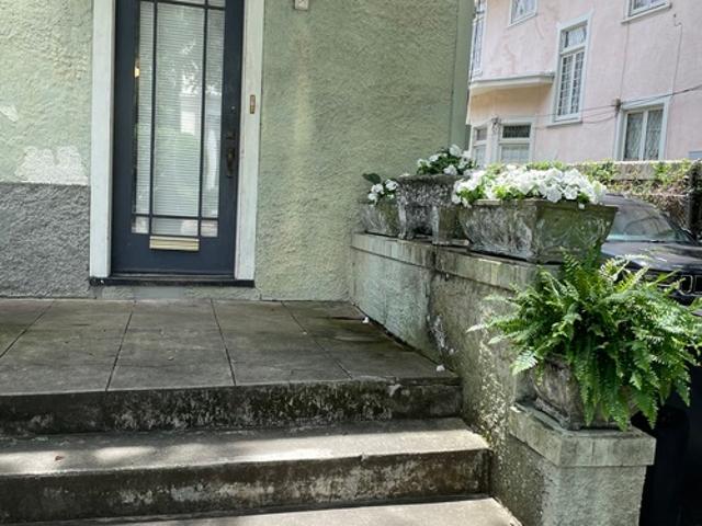 2 BR, 1 BA Apartment 2220 Prytania Street, Unit 2220, New Orleans, LA 70130