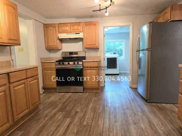 2 BR, 1 BA Apartment 2226 Samuel Ave, Akron, OH 44314