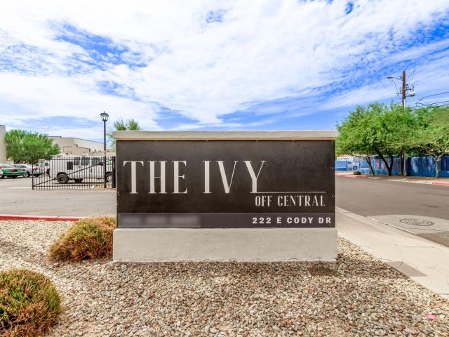2 BR, 1 BA Apartment 222 E Cody Dr, Phoenix, AZ 85040