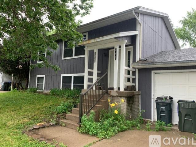 2 BR, 1 BA Apartment 2230 Davis Street, Iowa City, IA 52240