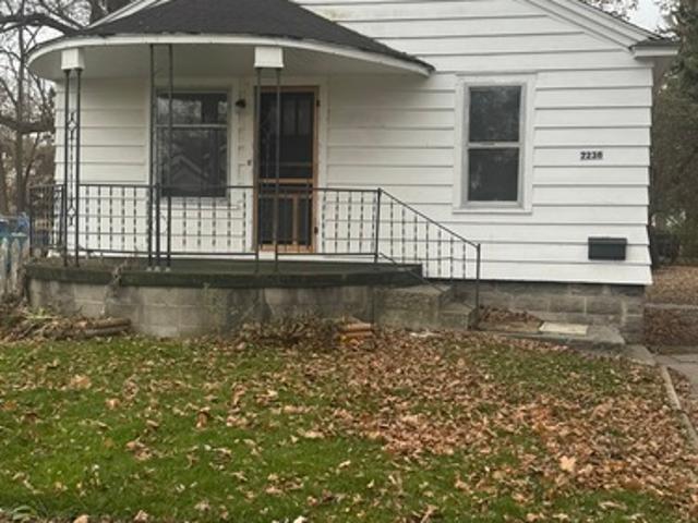 2 BR, 1 BA Apartment 2236 King St, Saginaw, MI 48602