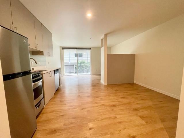 2 BR, 1 BA Apartment 2249 NE 46th Street Unit 305, Seattle, WA 98105