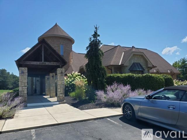 2 BR, 1 BA Apartment 2269 Hedgerow Road, Unit B, Columbus, OH 43220