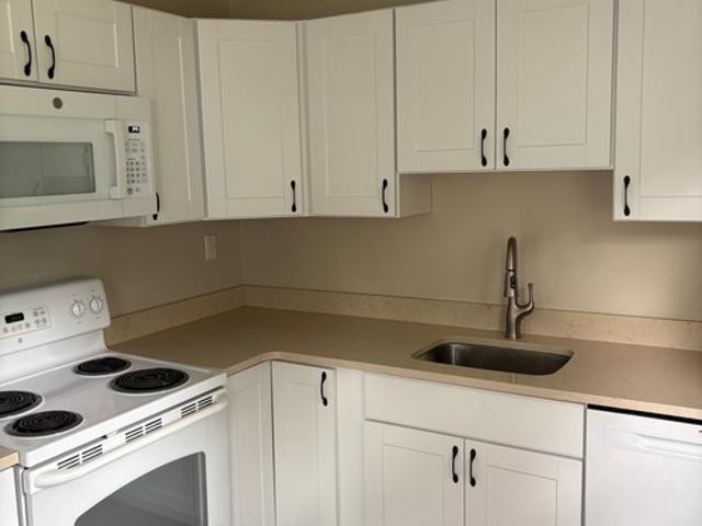 2 BR, 1 BA Apartment 226 W Maple Ave, Unit 4, East Rochester, NY 14445
