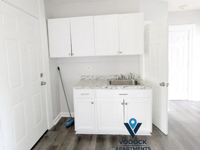 2 BR, 1 BA Apartment 226 Lyman St, Unit 1L, Holyoke, MA 01040