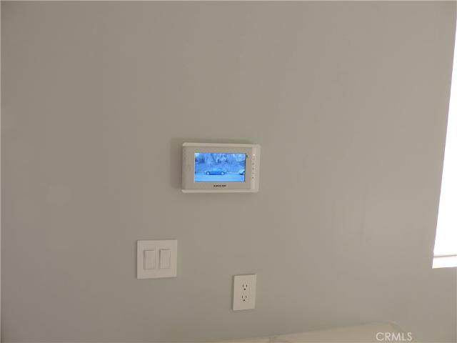 2 BR, 1 BA Apartment 22735 Del Valle Street, Woodland Hills, CA 91364