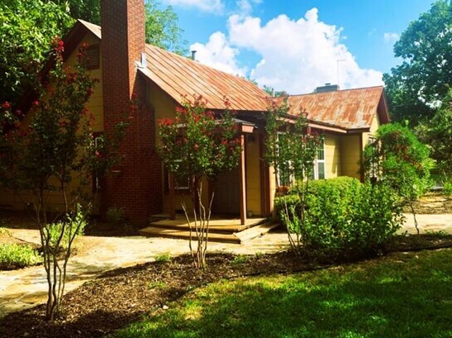2 BR, 1 BA Apartment 228 Schleicher Street, Boerne, TX 78006
