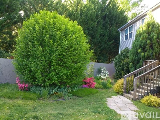 2 BR, 1 BA Apartment 22 Independence Blvd, Unit 2, Asheville, NC 28805