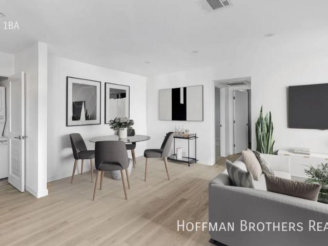 2 BR, 1 BA Apartment 233 Rosemont Ave, Los Angeles, CA 90026