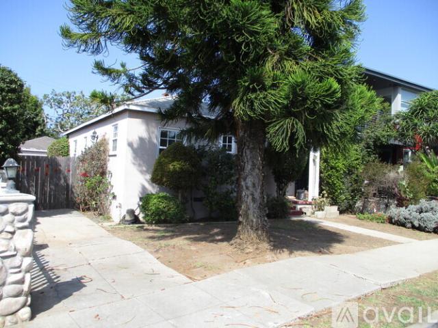 2 BR, 1 BA Apartment 233 Ruth Ave, Los Angeles, CA 90291