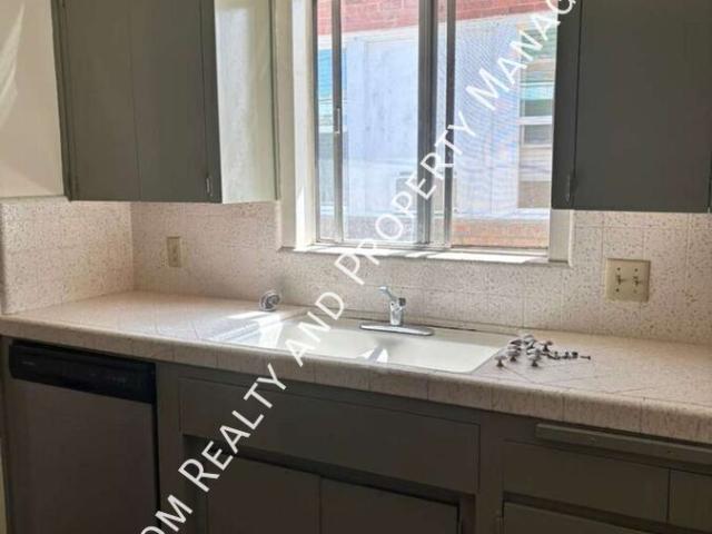 2 BR, 1 BA Apartment 2308 17th Street, Bakersfield, CA 93301