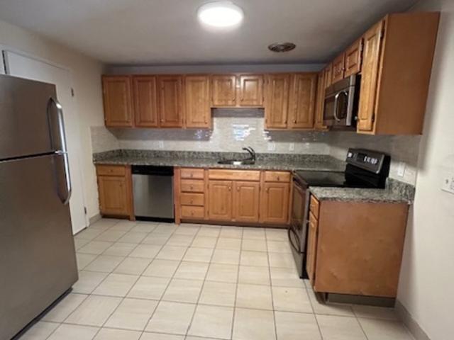 2 BR, 1 BA Apartment 230 Babcock St, Unit 3B, Brookline, MA 02446