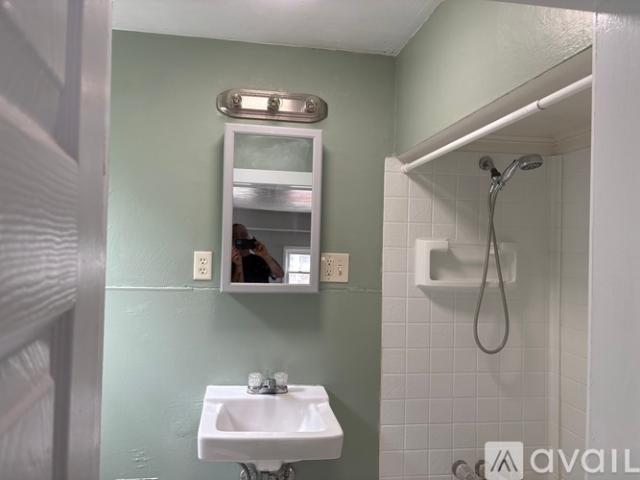 2 BR, 1 BA Apartment 230 E Fairview Ave, Unit Apt 4, Connellsville, PA 15425