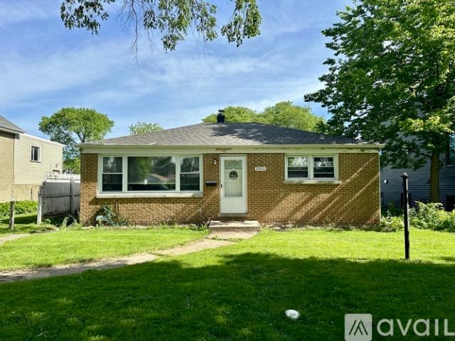 2 BR, 1 BA Apartment 2311 Lake St, Evanston, IL 60201