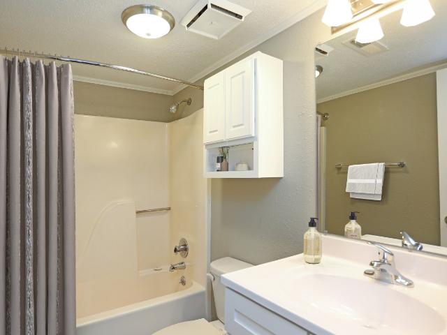 2 BR, 1 BA Apartment 231 Brierhurst Drive Unit 4, Winston Salem, NC 27104