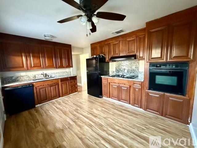 2 BR, 1 BA Apartment 2326 Ramon Drive, Sacramento, CA 95825