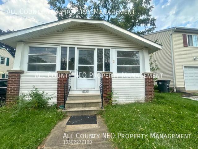 2 BR, 1 BA Apartment 2333 18th St SW, Akron, OH 44314