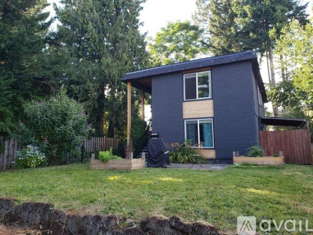 2 BR, 1 BA Apartment 2336 5th Avenue, West Linn, OR 97068