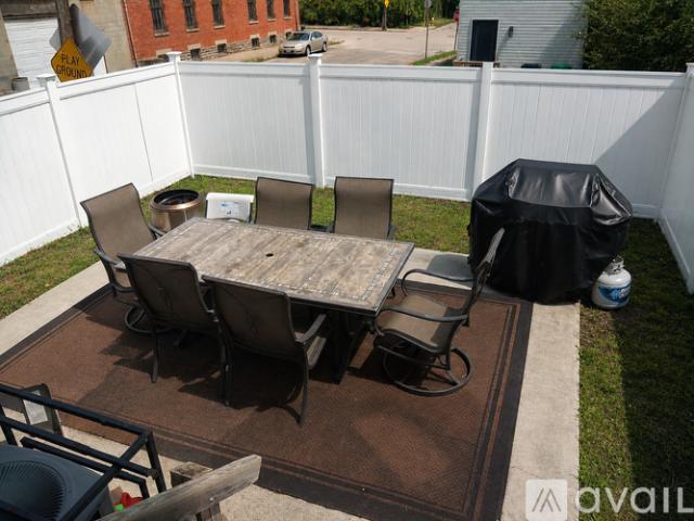 2 BR, 1 BA Apartment 2352 Kenton St, Unit 1, Cincinnati, OH 45206