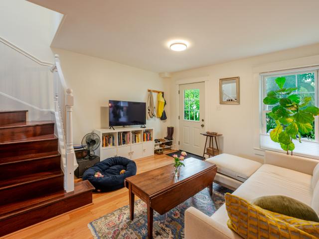 2 BR, 1 BA Apartment 235 17th St SE, Washington, DC 20003