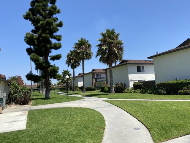 2 BR, 1 BA Apartment 235 W. Orangewood Ave Unit 13D, Anaheim, CA 92802
