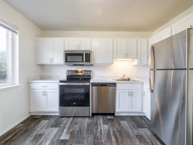 2 BR, 1 BA Apartment 23600 Lamplighter Dr Unit 10 1029, Southfield, MI 48075