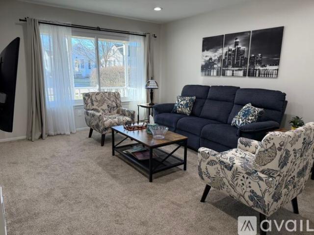 2 BR, 1 BA Apartment 236 Kinross Avenue, Clawson, MI 48017