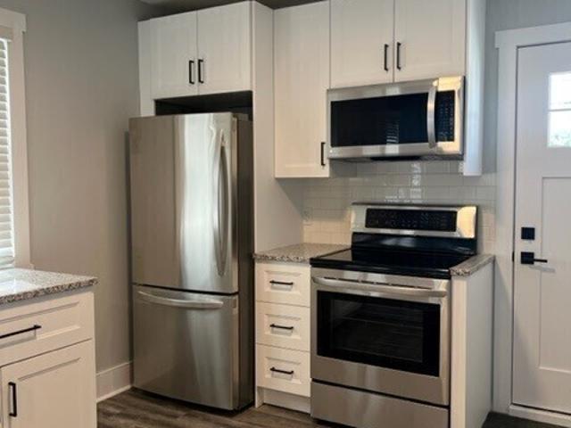 2 BR, 1 BA Apartment 2371 Howard Avenue, Windsor, ON N8X 2W3