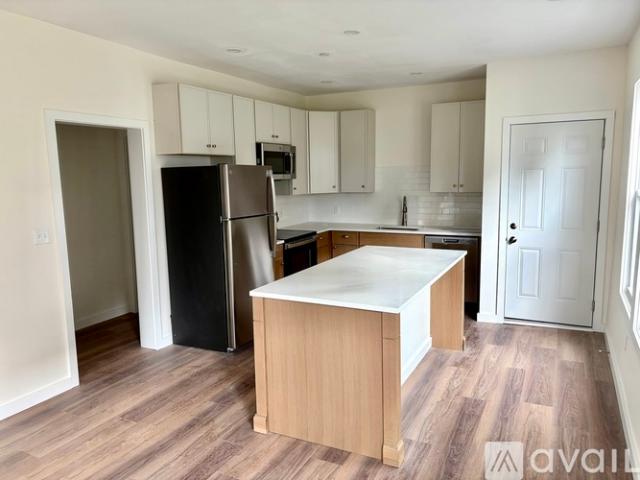 2 BR, 1 BA Apartment 23 Pembroke St, Unit 1, Portland, ME 04103