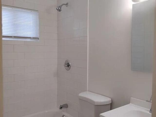 2 BR, 1 BA Apartment 343 W Tramview Rd, Unit 2, Palm Springs, CA 92262