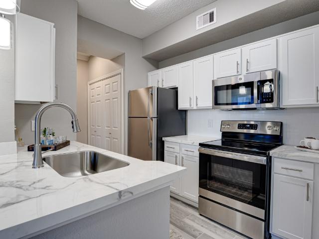 2 BR, 1 BA Apartment 3400 Western Center Boulevard Unit 0331, Fort Worth, TX 76137