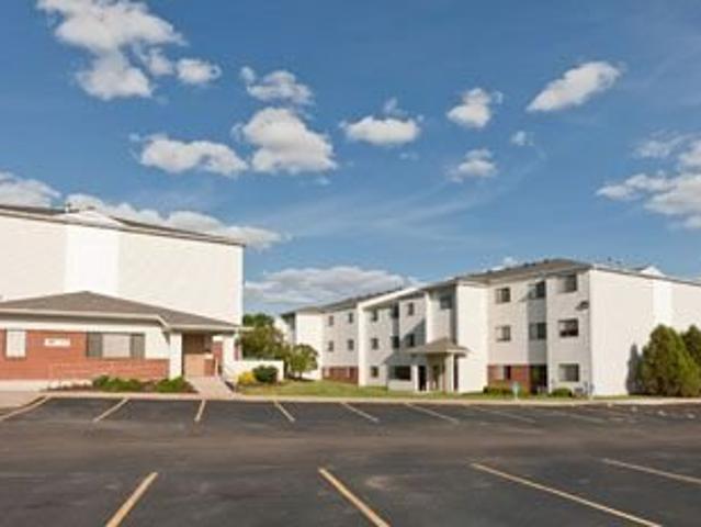 2 BR, 1 BA Apartment 3404 Queen Drive S.W Cedar Rapids, IA 52404