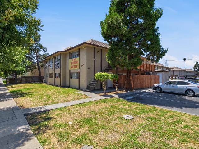 2 BR, 1 BA Apartment 340 Industrial Pkwy, Hayward, CA 94554