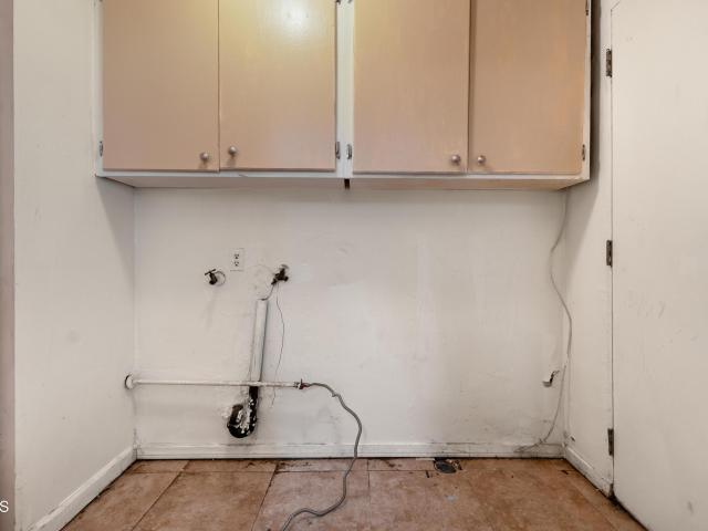 2 BR, 1 BA Apartment 3412 Barham Boulevard, Los Angeles, CA 90068