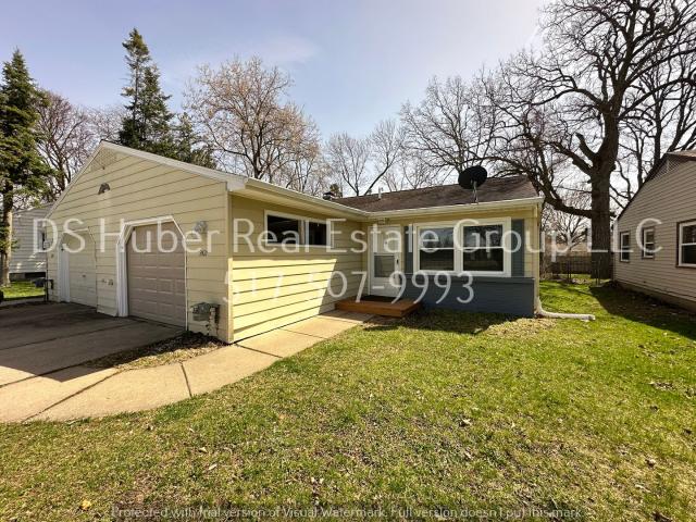 2 BR, 1 BA Apartment 3421 W Michigan Ave, Lansing, MI 48917
