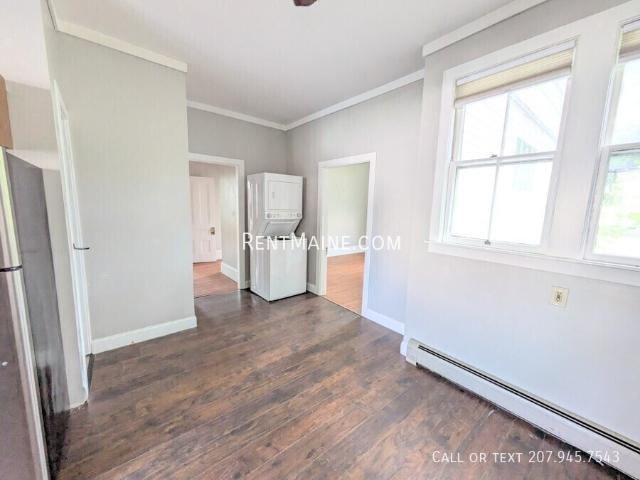 2 BR, 1 BA Apartment 347 Hammond St Bangor, ME 04401