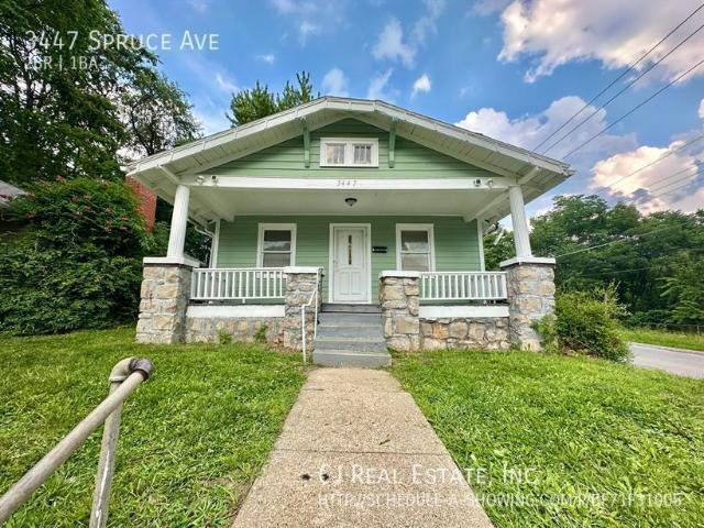 2 BR, 1 BA Apartment 3447 Spruce Ave, Kansas City, MO 64128