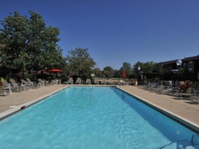 2 BR, 1 BA Apartment 348 Glenwood Dr Unit 306207, Bloomingdale, IL 60108