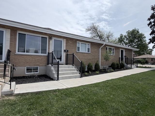 2 BR, 1 BA Apartment 348 Maple Ave, Downers Grove, IL 60515