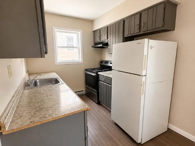 2 BR, 1 BA Apartment 348 S 6th St, Newark, NJ 07103