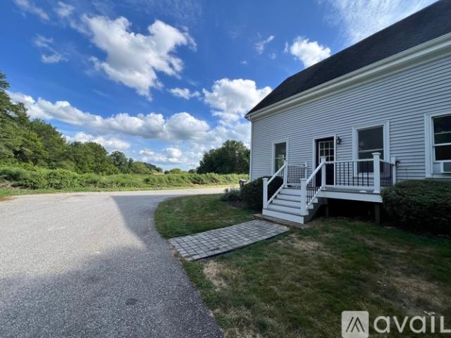 2 BR, 1 BA Apartment 34 Maynard Ave, Unit 2, Haverhill, MA 01835