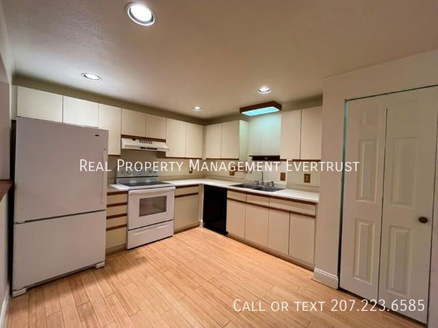 2 BR, 1 BA Apartment 34 Ocean Park Road, Saco, ME 04072