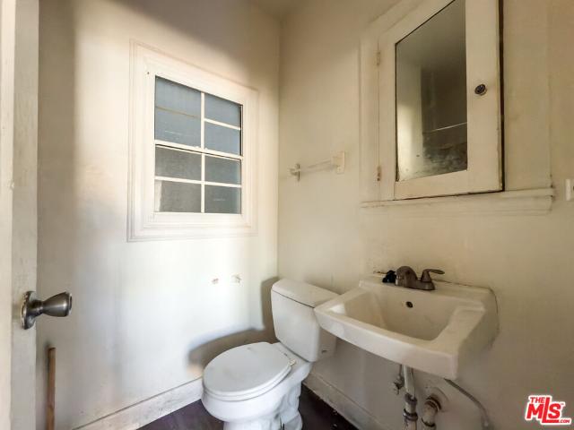 2 BR, 1 BA Apartment 3506 West Pico Boulevard, Los Angeles, CA 90019