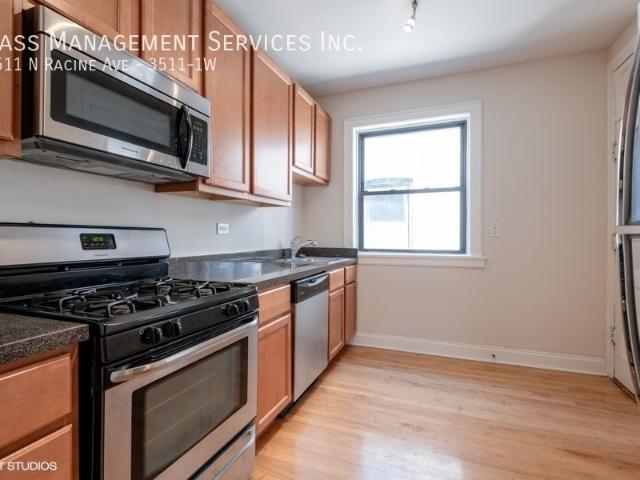 2 BR, 1 BA Apartment 3511 N Racine Ave, Chicago, IL 60657